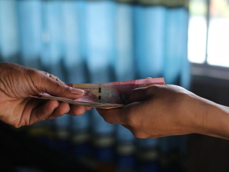 Will Your Salary in the UAE Increase in 2025? Here’s What You Need to ...